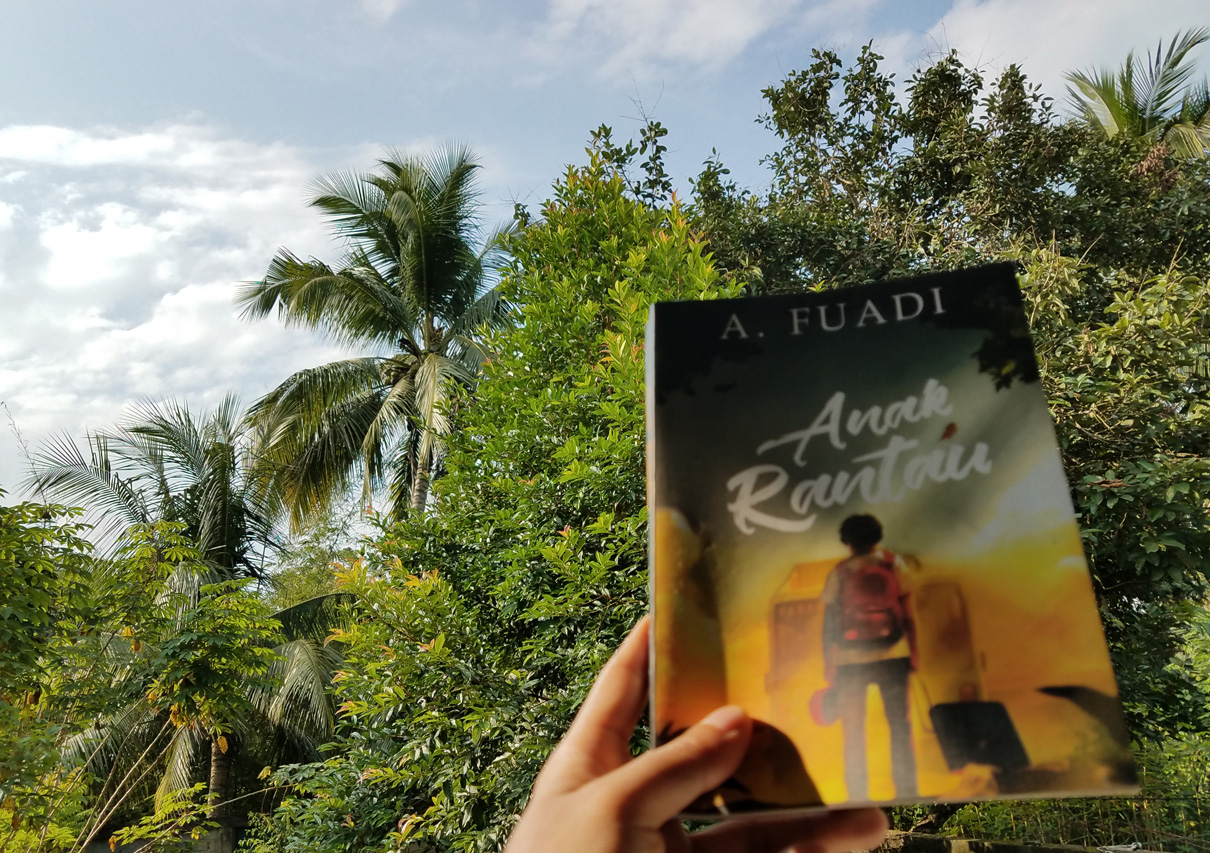 Review Buku Anak Rantau Karya Ahmad Fuadi - Rasssian
