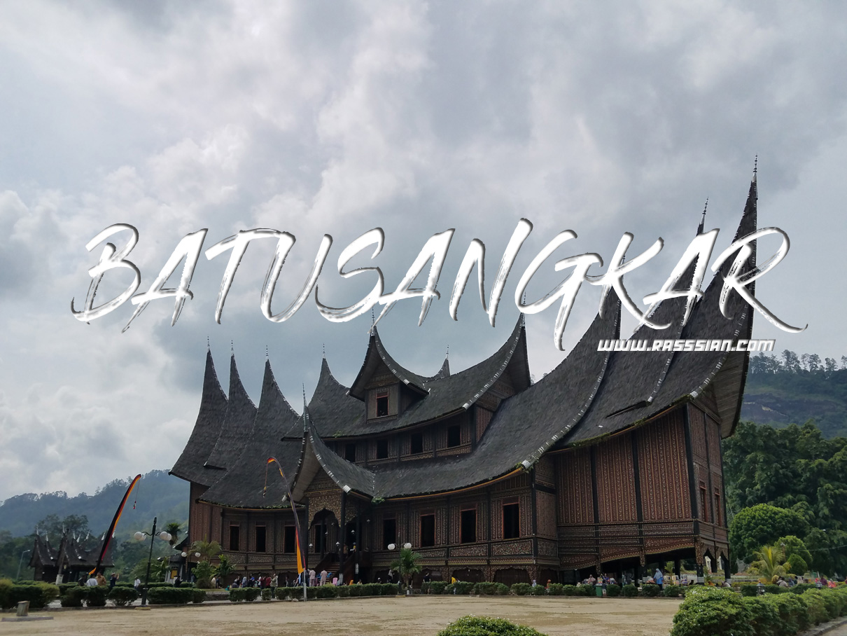 Wisata Sejarah ke ISTANO BASO PAGARUYUANG di Batusangkar | Rumah Gadang ...